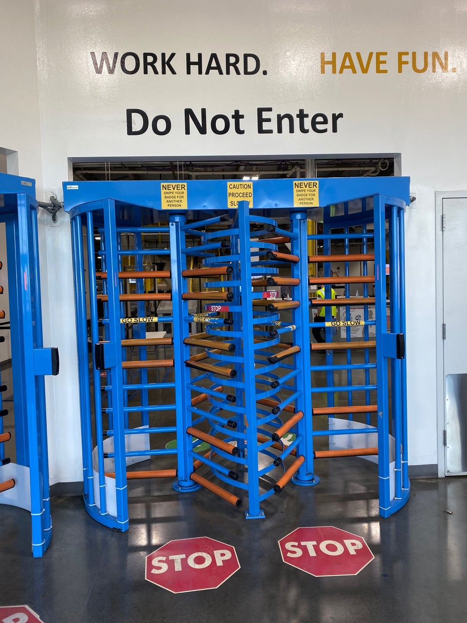 AMAZON FULFILLMENT CENTER - Tracy CA - Hours, Directions, Reviews ...