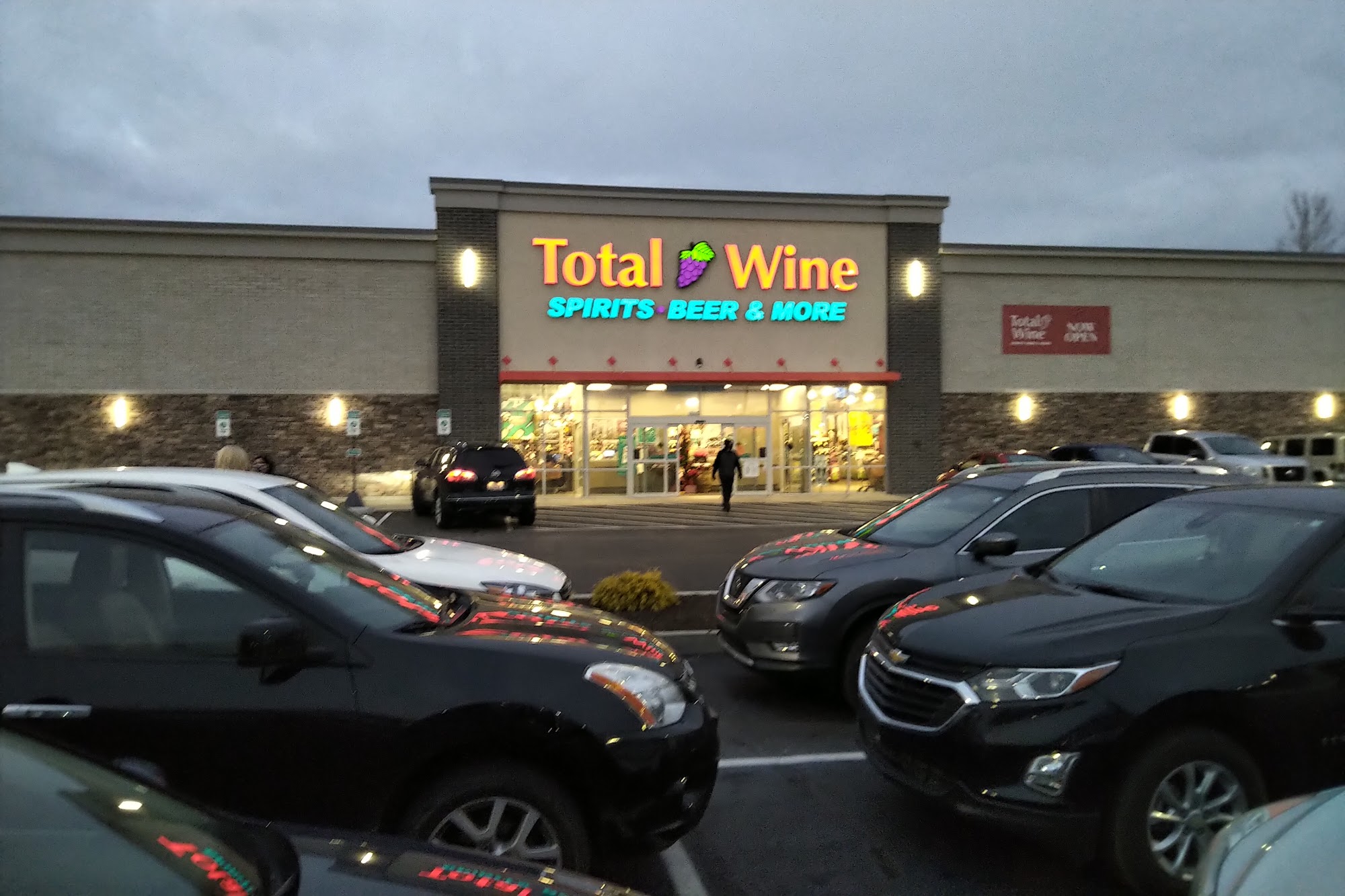 TOTAL WINE & MORE - Nora Corners Shopping Center, 1460 E 86th St ...