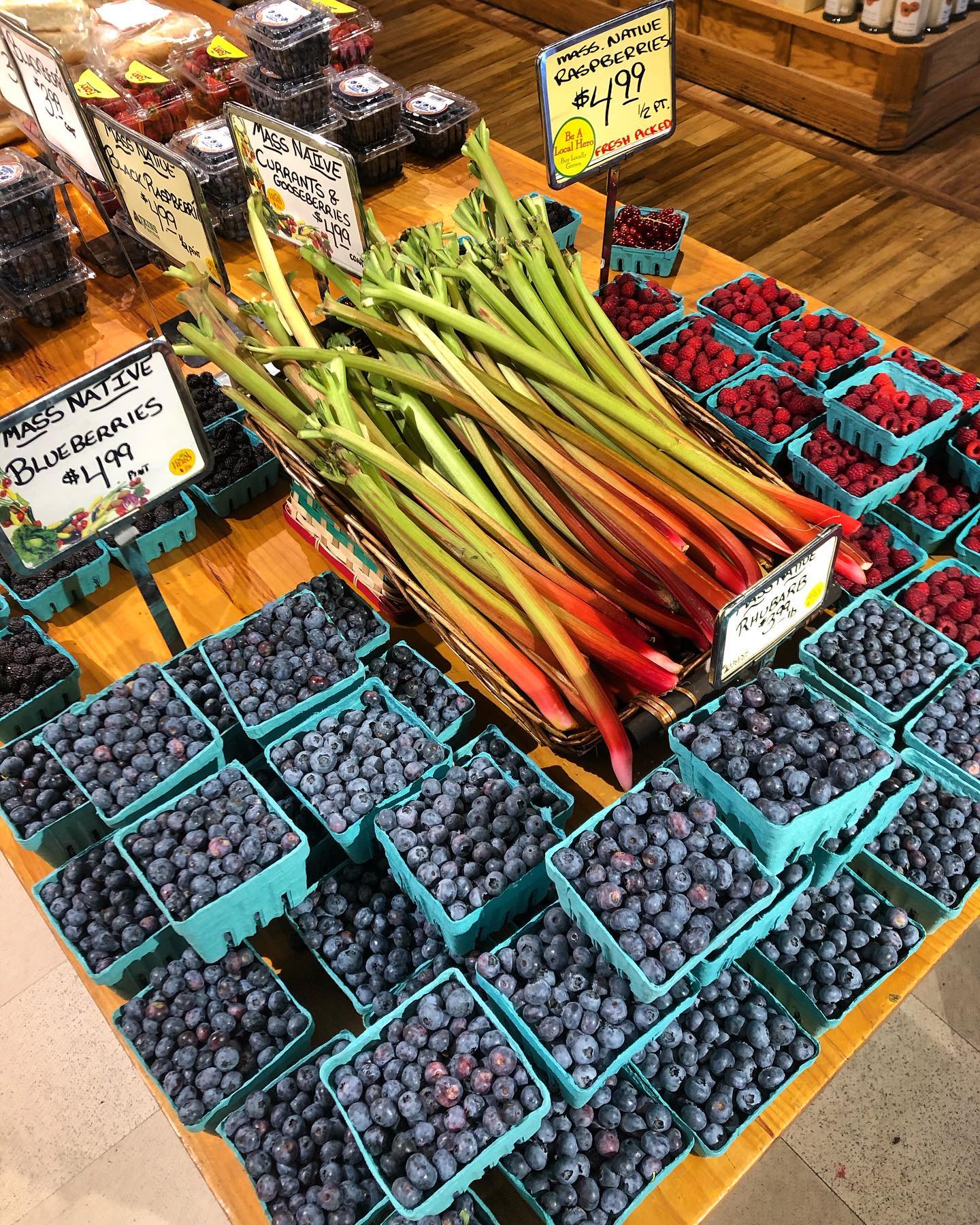 ATKINS FARMS COUNTRY MARKET - Amherst MA - Hours, Directions, Reviews ...