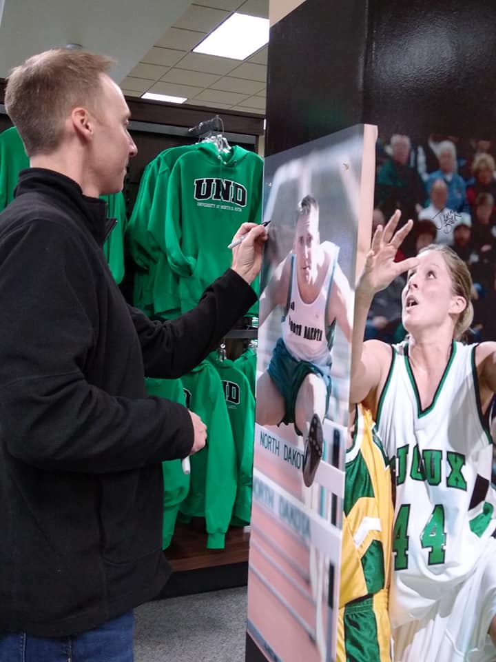 UNIVERSITY OF NORTH DAKOTA BOOKSTORE - Grand Forks ND - Hours ...