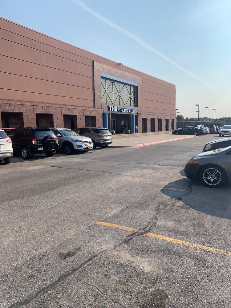 GENESIS HEALTH CLUBS - 132ND & CENTER - Omaha NE - Hours, Directions ...