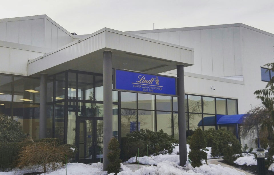 LINDT & SPRUNGLI USA - Stratham NH - Hours, Directions, Reviews ...