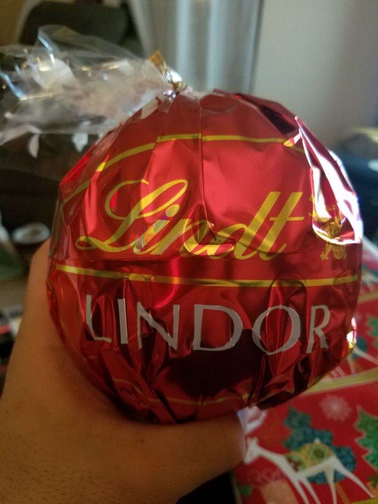 LINDT & SPRUNGLI USA - Stratham NH - Hours, Directions, Reviews ...