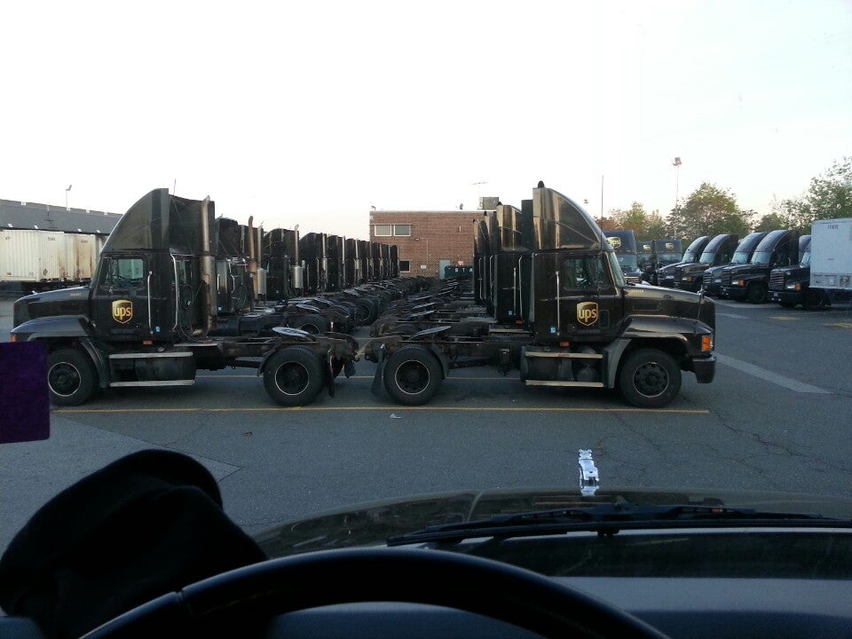 UPS CUSTOMER CENTER - 4001 Riverside Dr, Edison NJ - Hours, Directions ...