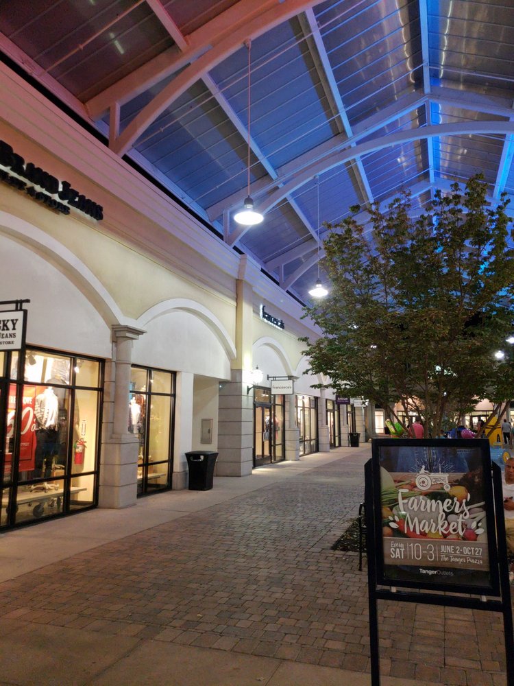 TANGER OUTLETS DEER PARK - Deer Park NY - Hours, Directions, Reviews ...