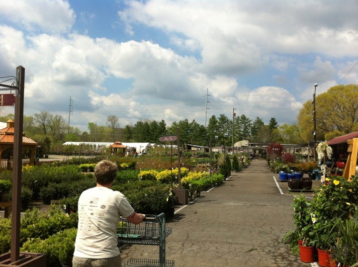BATES NURSERY AND GARDEN CENTER - Nashville TN - Hours, Directions ...