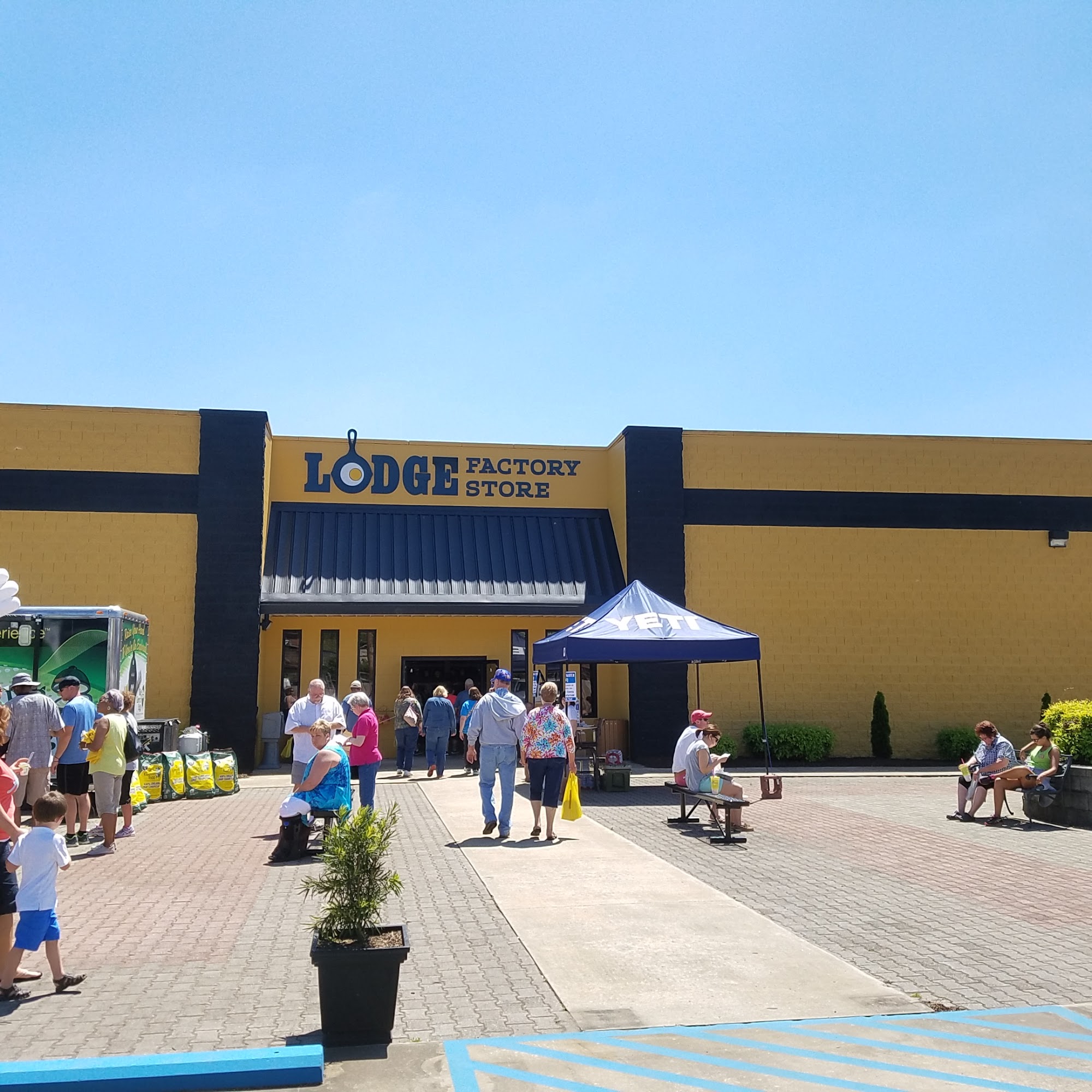 LODGE FACTORY STORE - South Pittsburg TN - Hours, Directions, Reviews ...