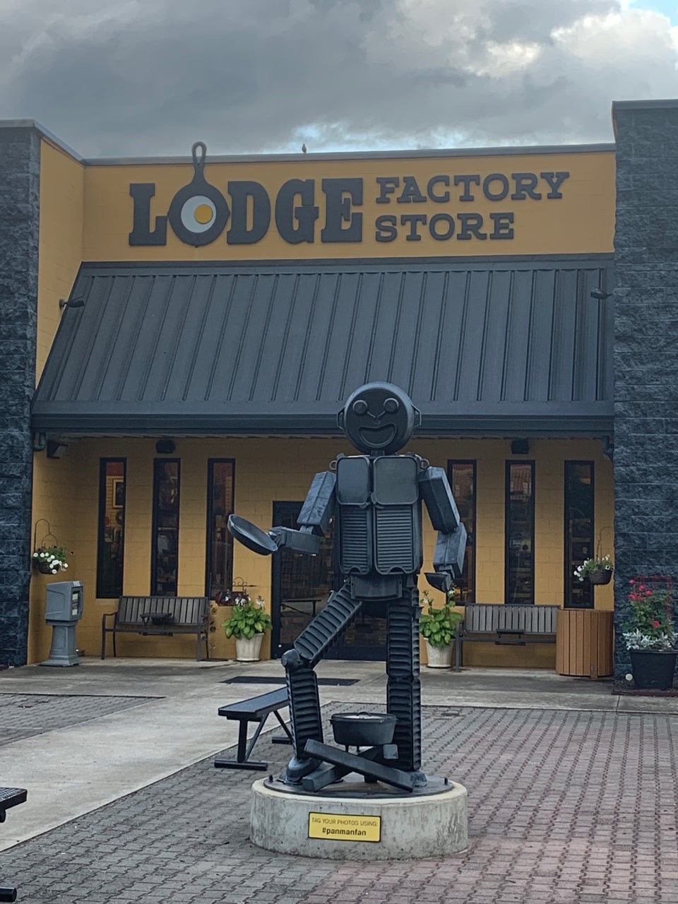 LODGE FACTORY STORE - South Pittsburg TN - Hours, Directions, Reviews ...