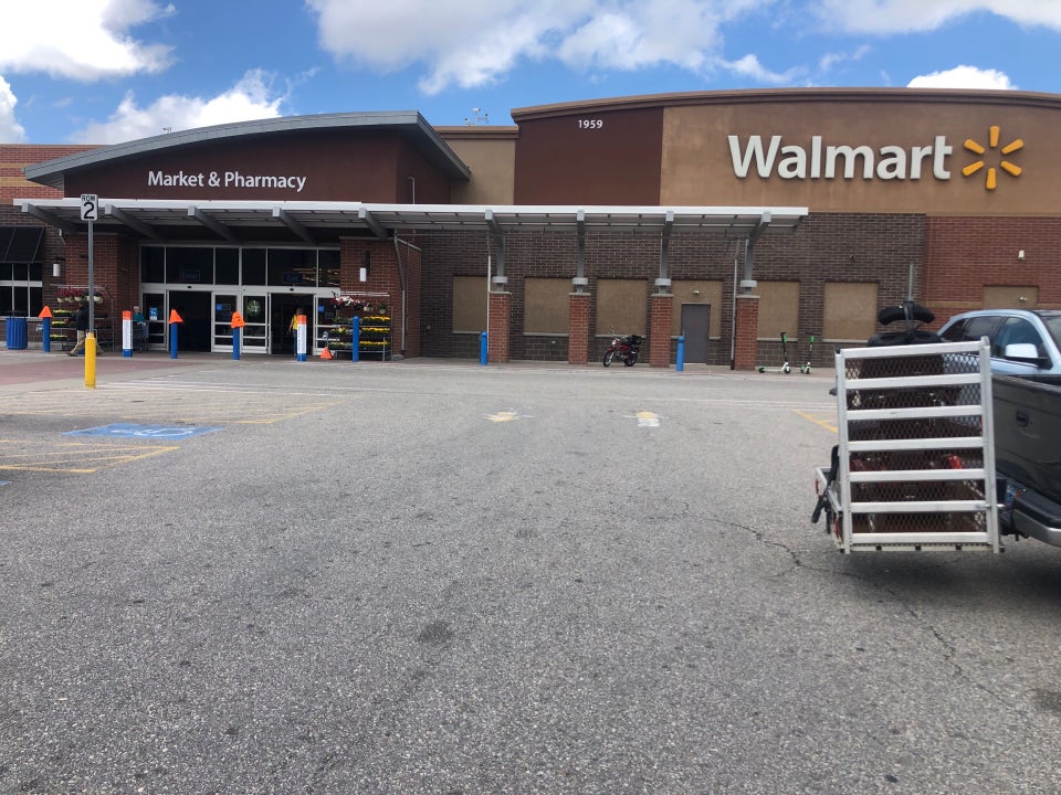 WALMART SUPERCENTER - 534 N Harrisville Rd, Harrisville UT - Hours ...