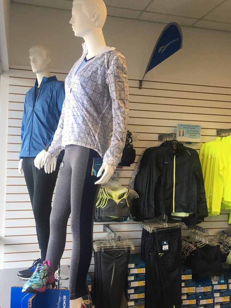 BROOKS SPORTS OUTLET - Bothell WA - Hours, Directions, Reviews - Loc8NearMe