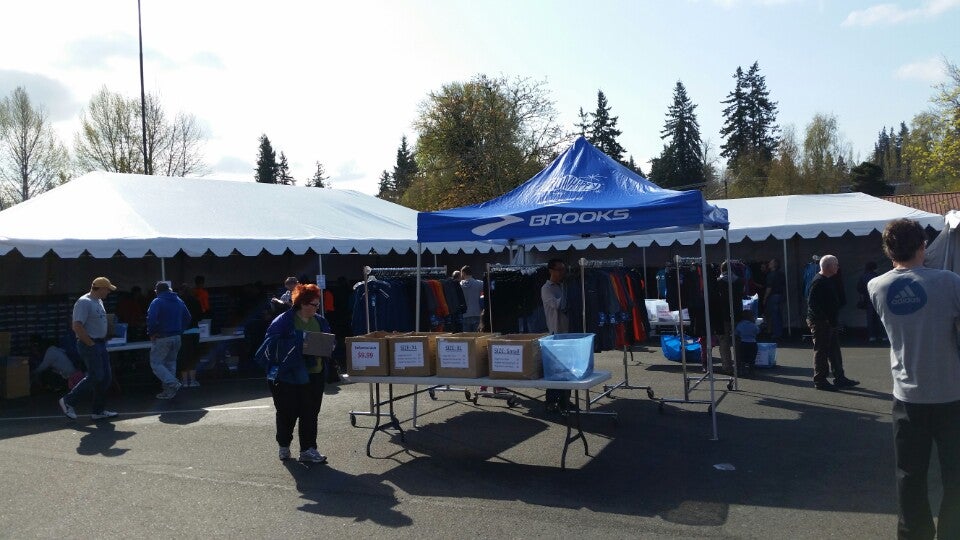 BROOKS SPORTS OUTLET - Bothell WA - Hours, Directions, Reviews - Loc8NearMe