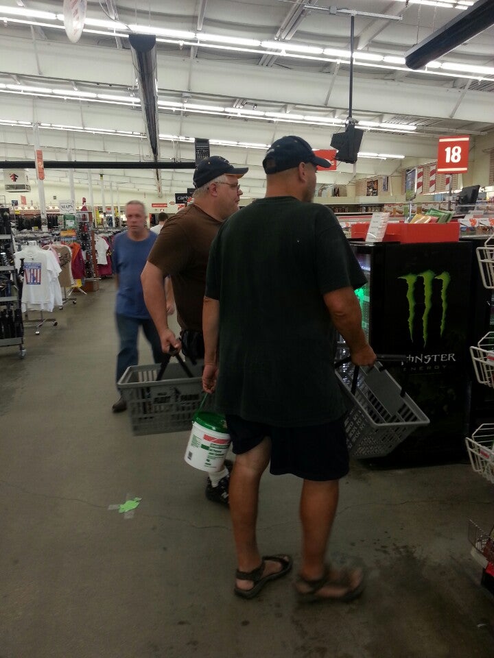 FLEET FARM AUTO SERVICE CENTER - Green Bay WI - Hours, Directions ...