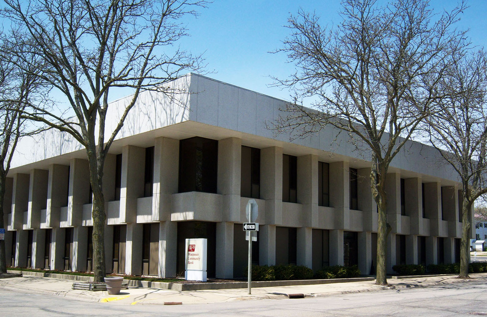WISCONSIN BANK & TRUST, A DIVISION OF HTLF BANK - Monroe WI - Hours ...